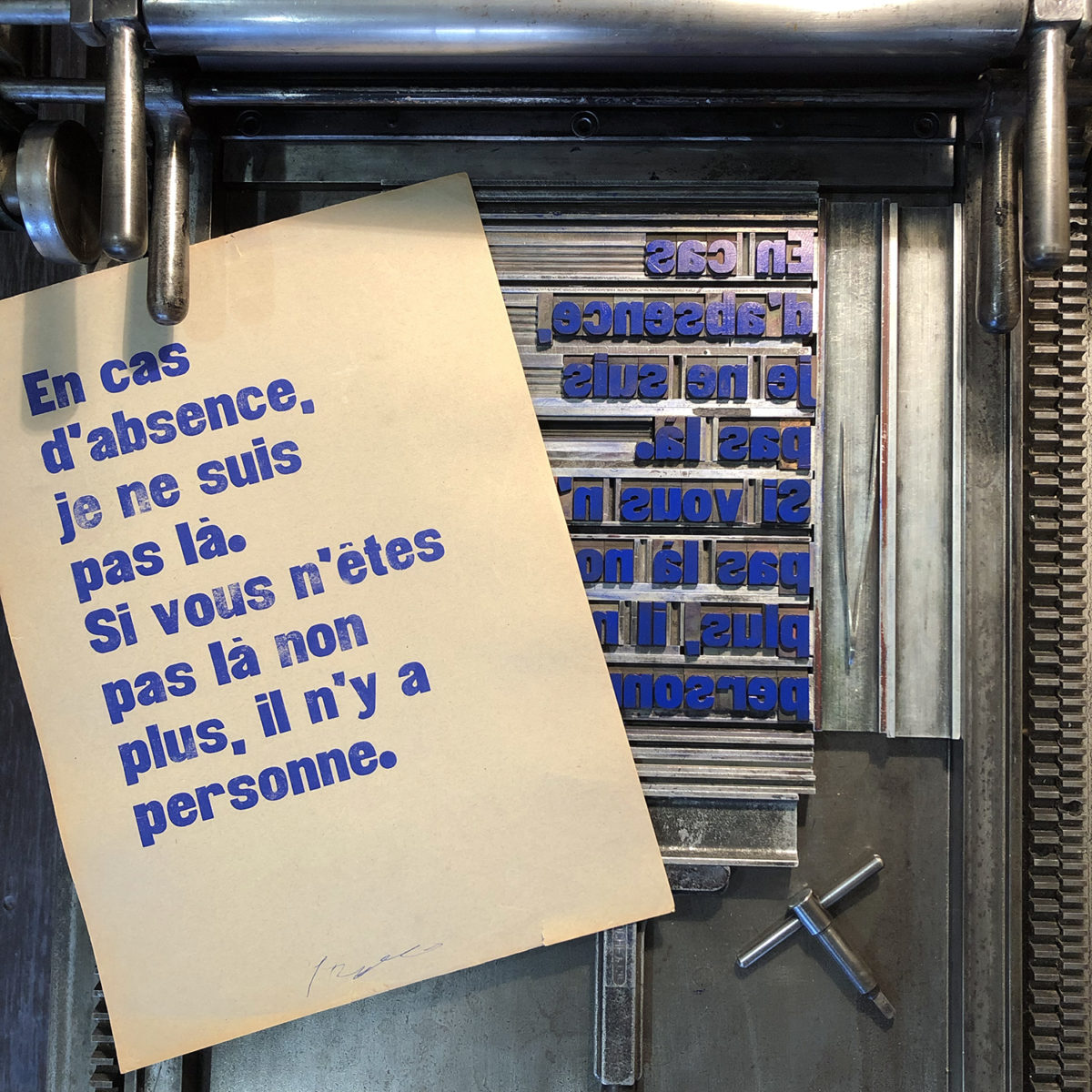 en cas d'absence je ne suis pas là - Affiche absurde letterpress ...